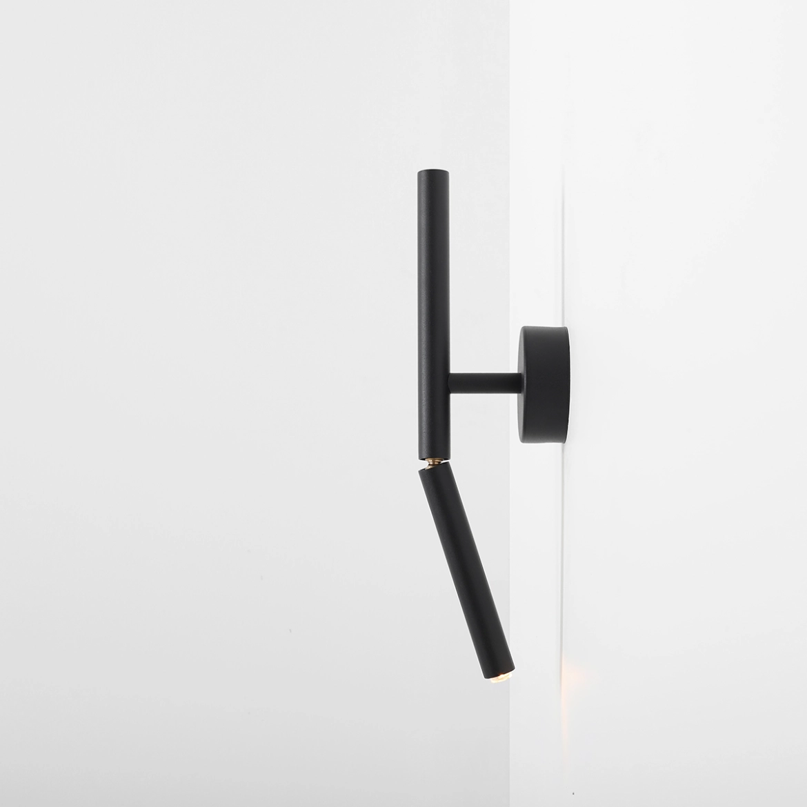 Minimalistyczna lampa ścienna STICK WALL ALL BLACK