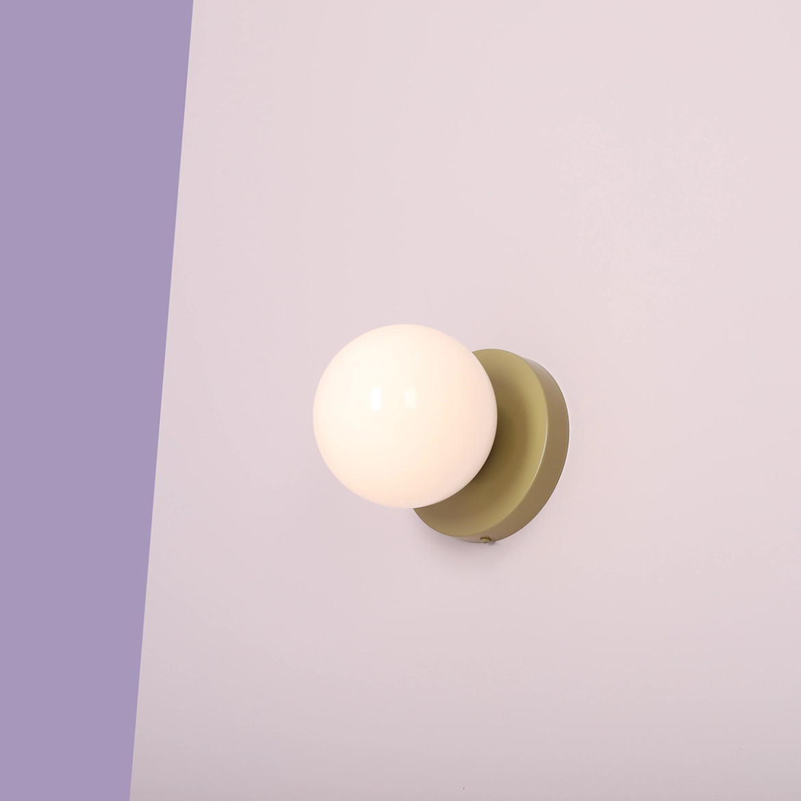 Spherical wall lamp in a colorful frame BALL II PISTACHIO